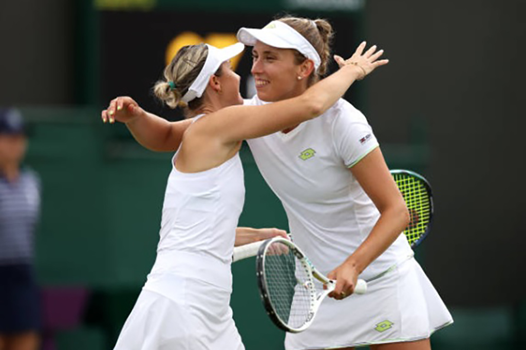 Hunter and Mertens charge into Wimbledon doubles final