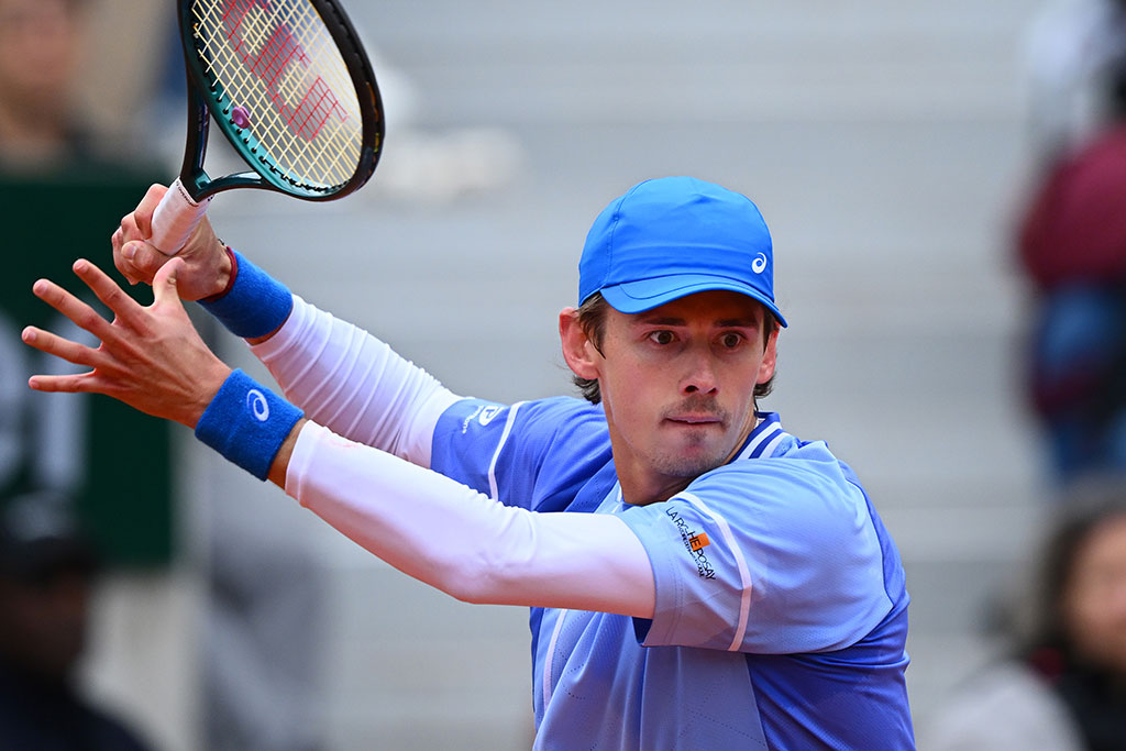 Alex De Minaur continues winning ways on grass